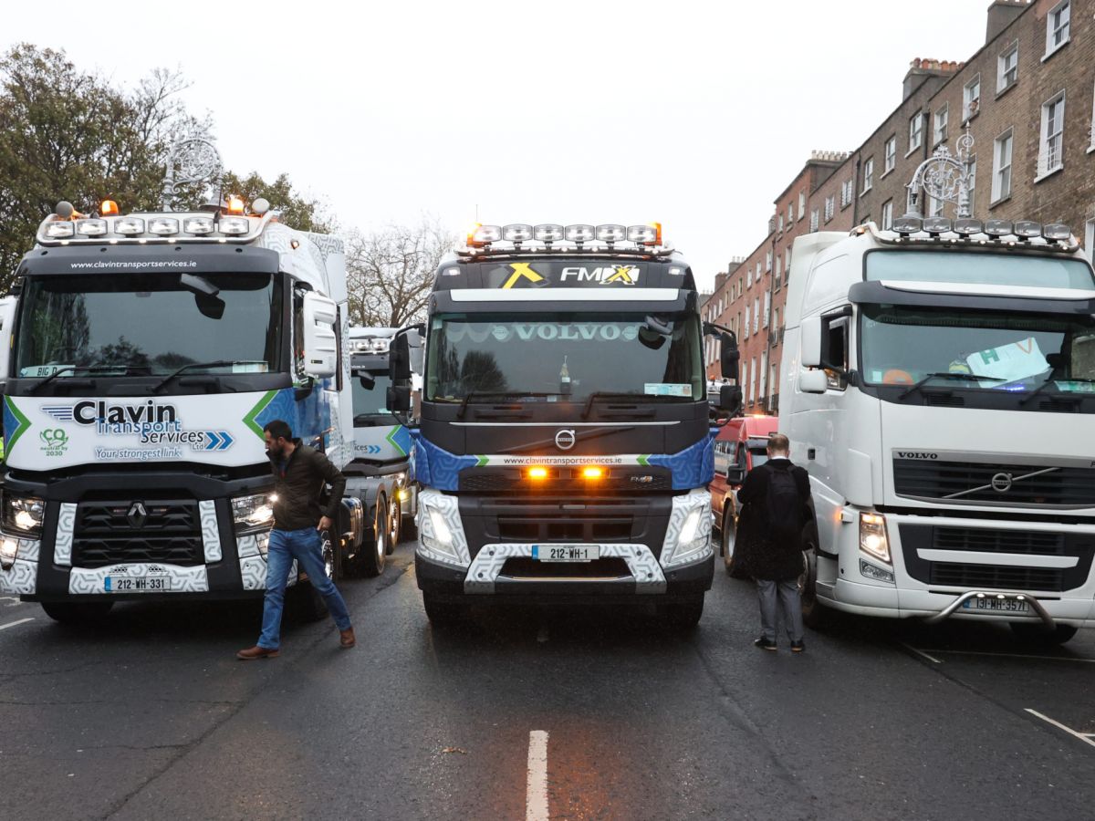 Truckers blockade Dublin Port: Why all workers should support them